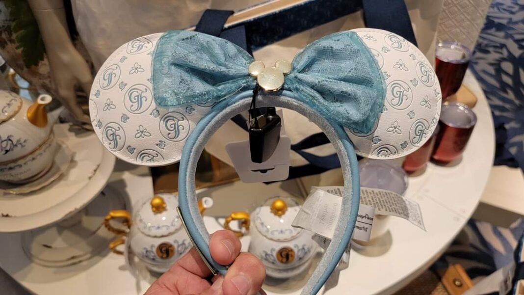Super Cute Minnie Ears Available At Walt Disney World Right Now!