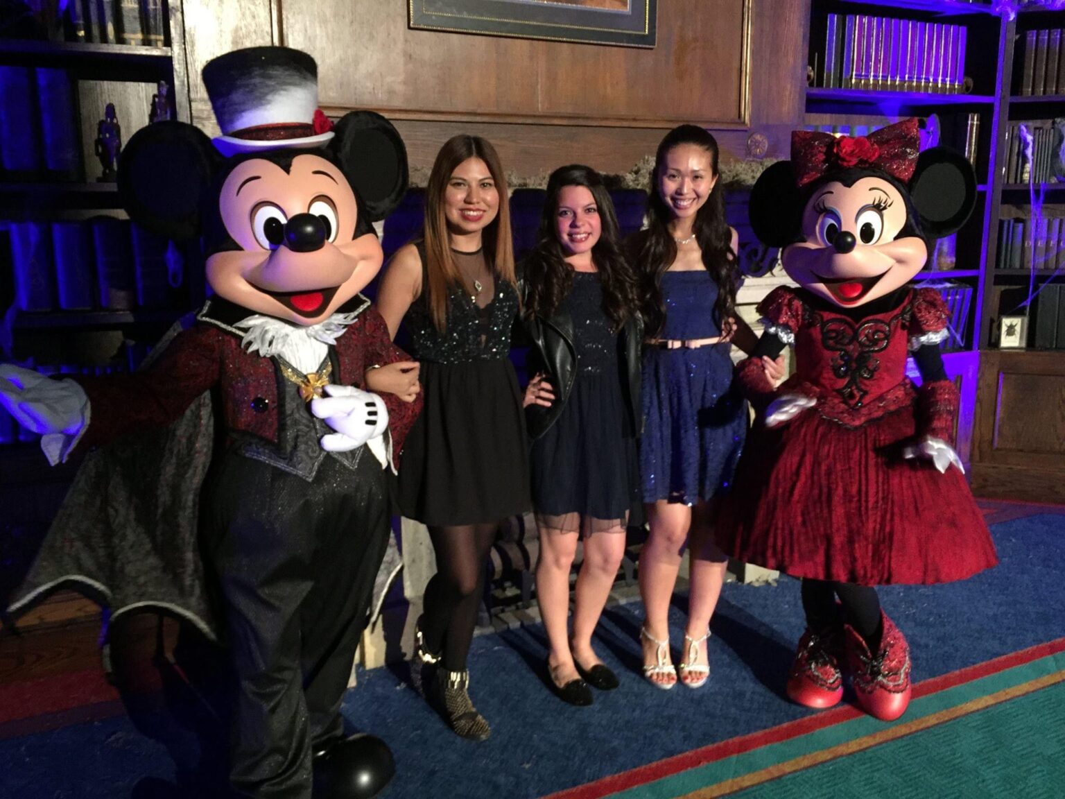 5 Reasons Why You Should Apply For The Disney College Program!
