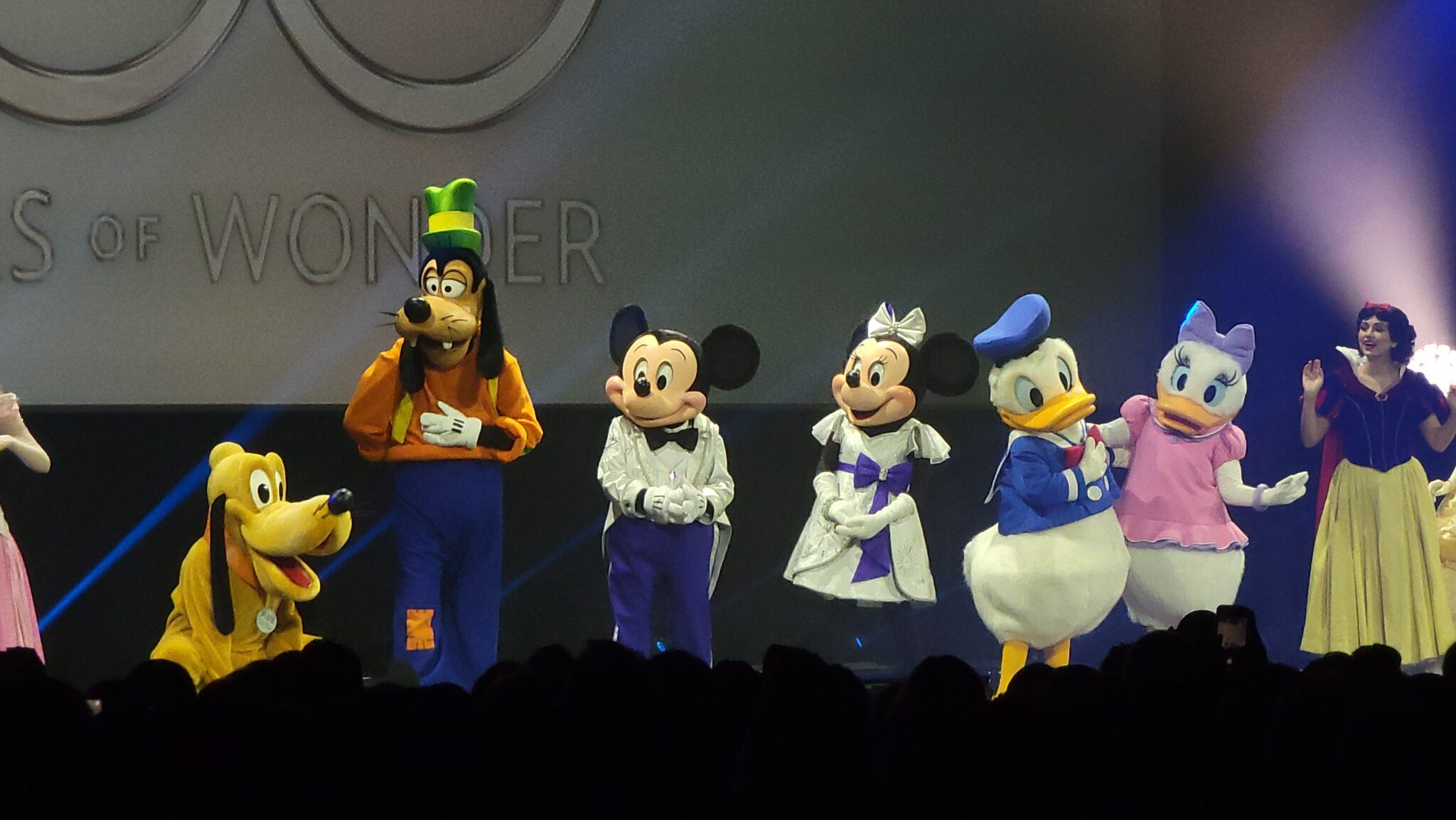 Disney News Round-Up: WDW President Thanks Cast Members for 2022, Neil ...