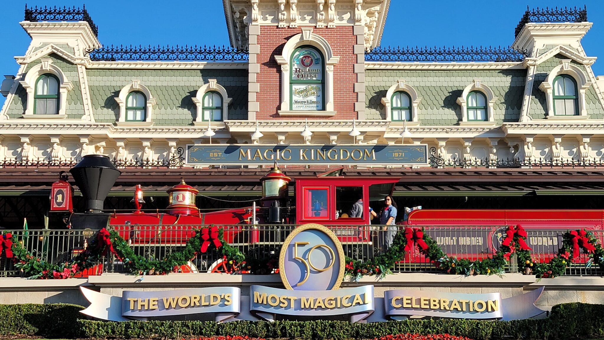 Disney News Round-Up: WDW Train Reopens to Guests, Highest Prices for ...