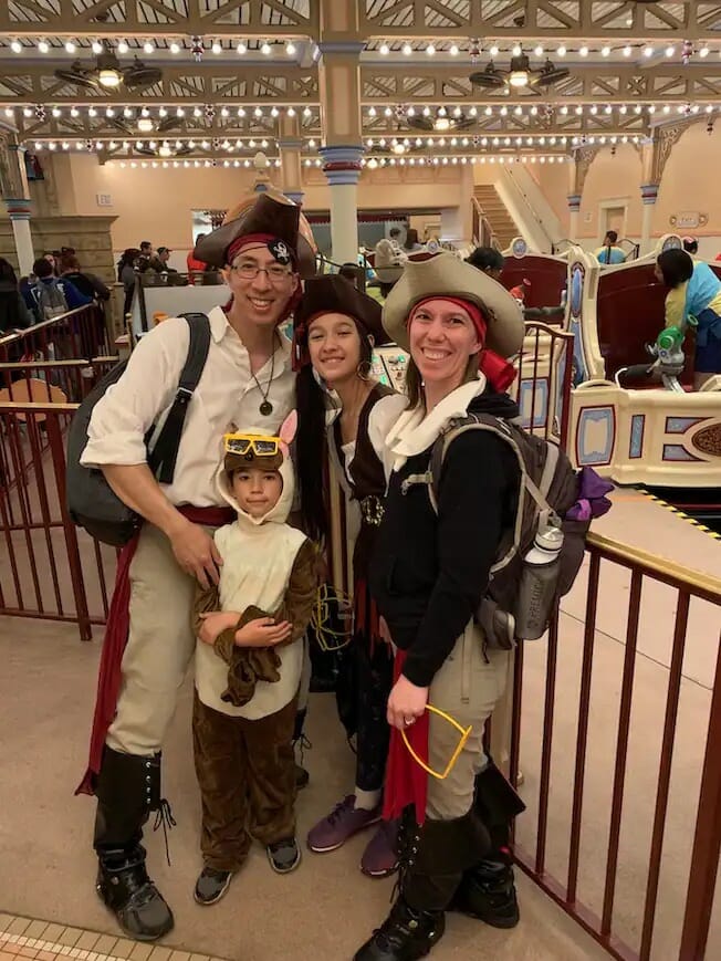 Tips And Tricks For Halloween Costumes At Disney Halloween Parties!