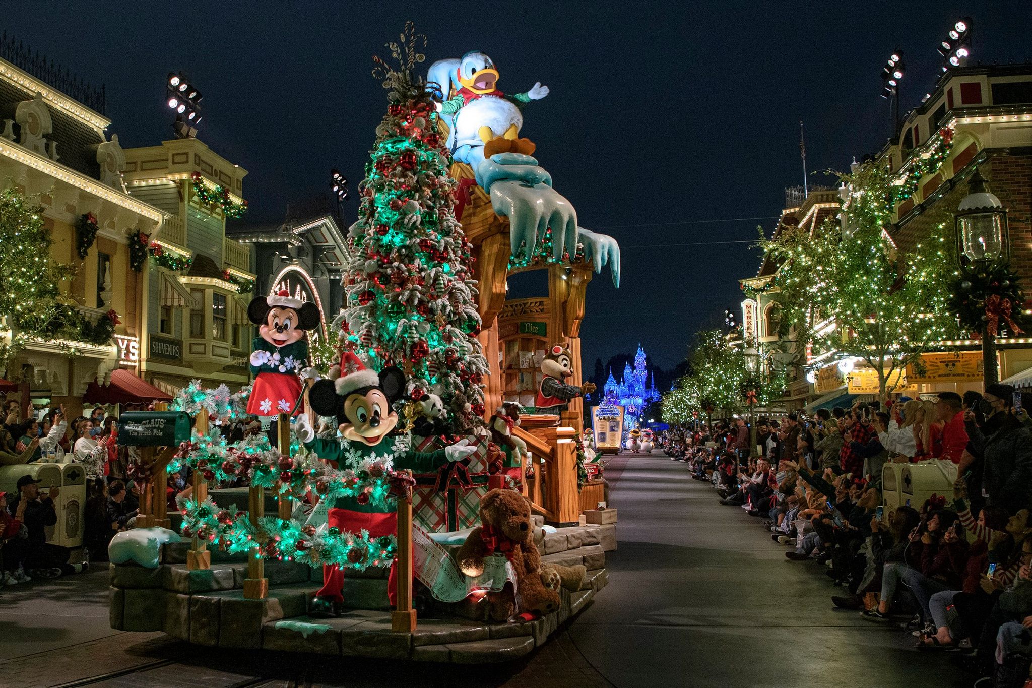 Enchanting Holidays Coming to Disneyland November 10