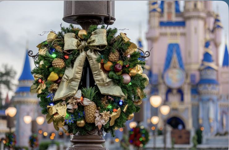 8 Facts About The Holiday Decor At Walt Disney World!