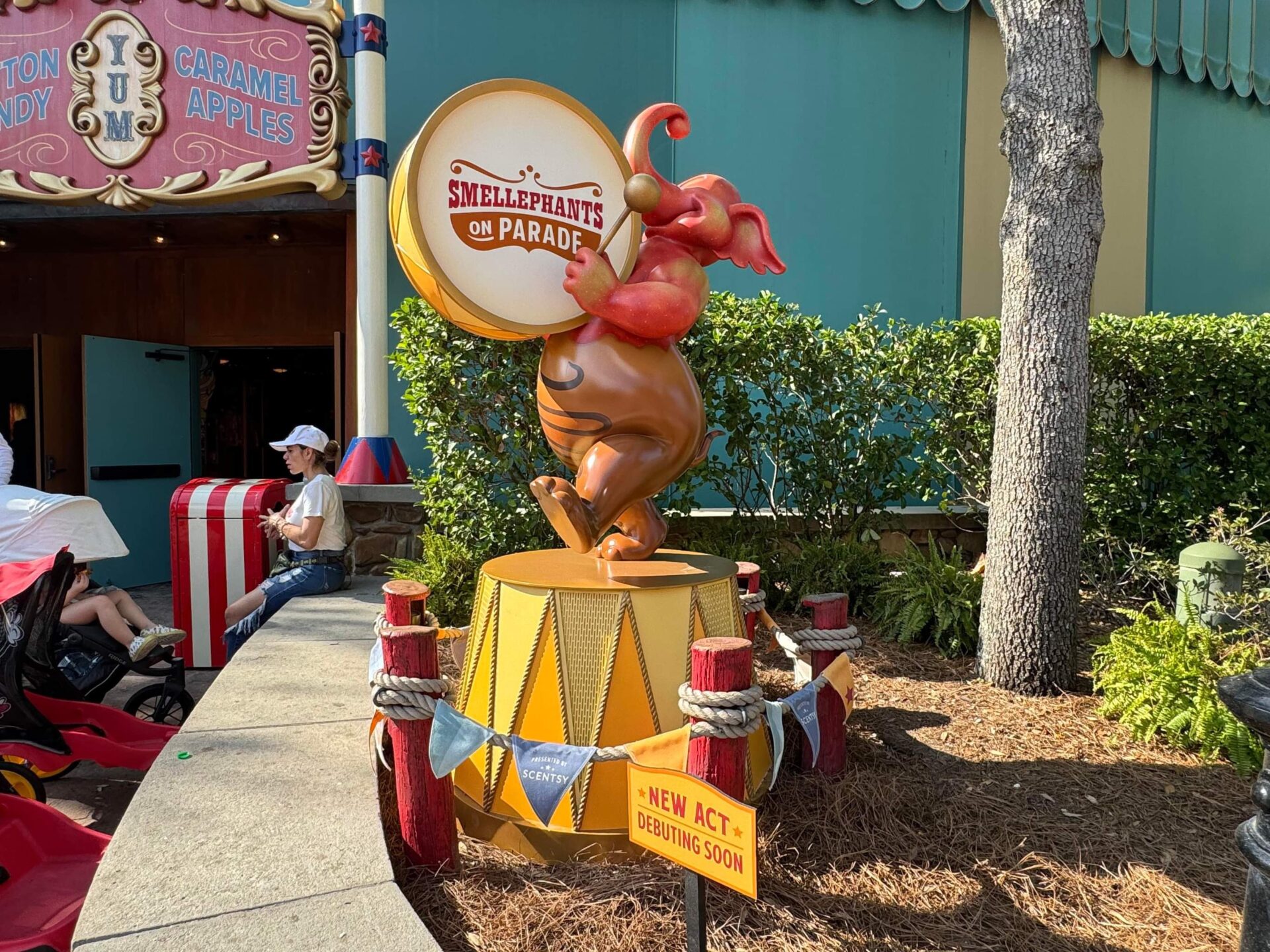 The Smellephants on Parade Marched Into Magic Kingdom Park!