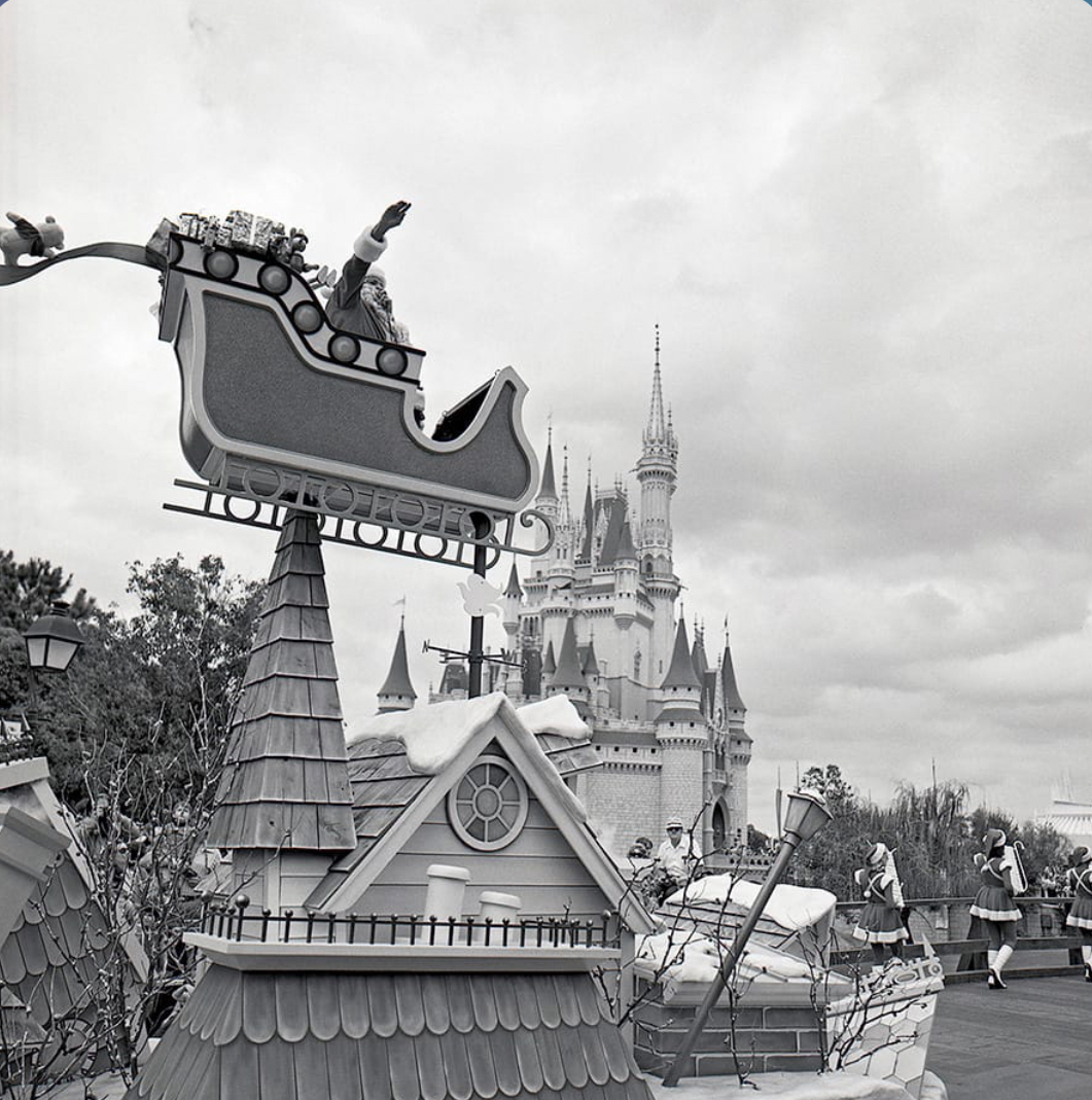 Unwrapping the Archives: 12 Rare Disney Photos to Kick Off Your Holiday ...
