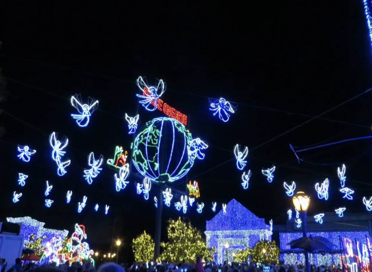 The History of The Osborne Family Spectacle of Dancing Lights